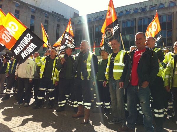 Brighton binmen strike over pay cuts - Latest TV Brighton